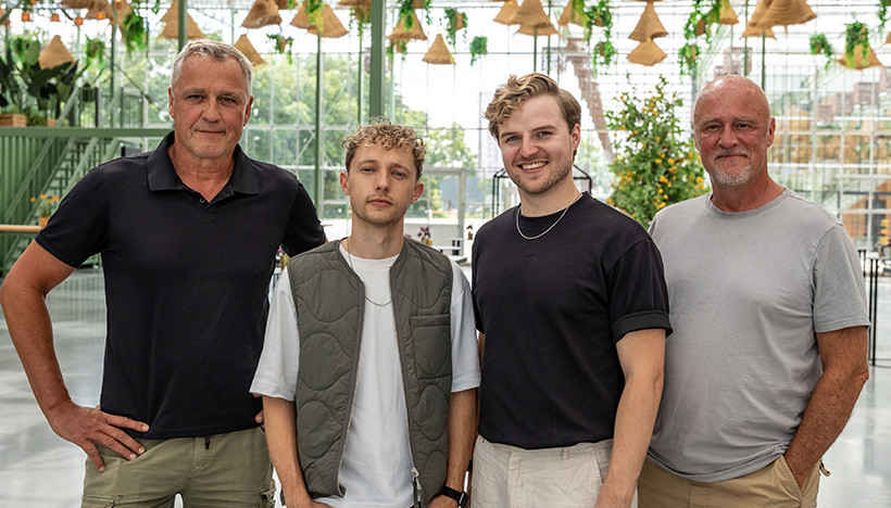 Cast 40-45 de Musical versterkt met oa Chris Tates en Sem van der Hijden