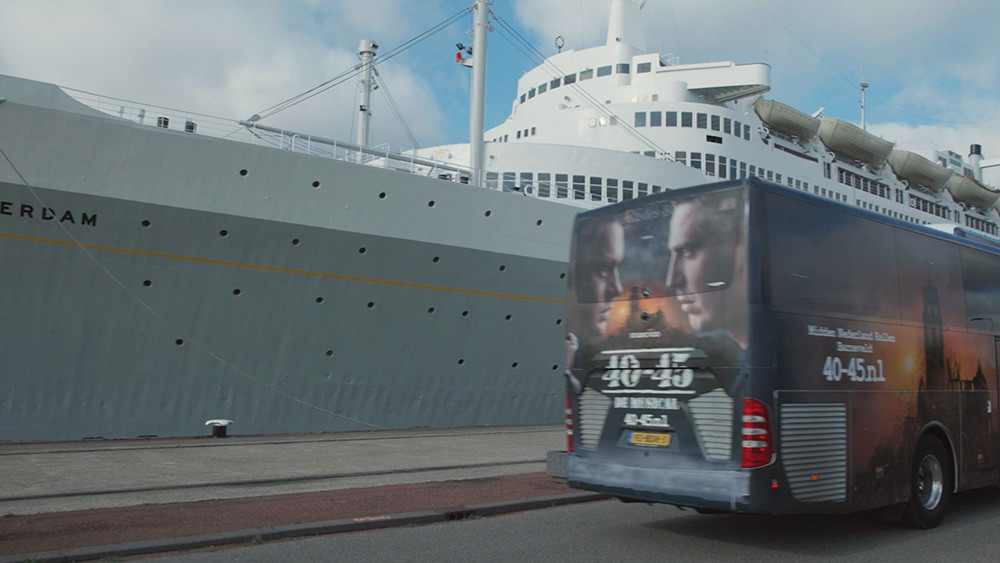 Nieuwe castleden van '40-45 de Musical' op historische tour door Rotterdam